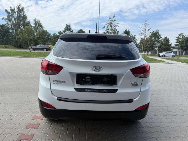 Balts Hyundai ix35 2010 Šauļi, ar dzinēja tilpumu 1.69 L un nobraukumu 150 tūkst. km par 4650 €, foto 6 vietnē AUTOMOTO.COM.LV