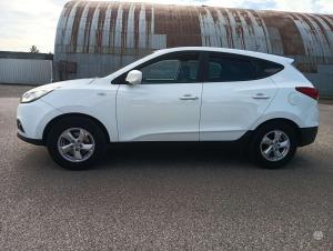 White Hyundai ix35 2010 in Utena, with an engine capacity of 2.00 L and mileage of 231 thousand km for 4650 €, photo 4 on AUTOMOTO.COM.LV