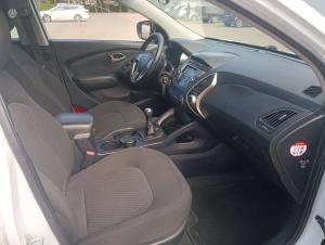 White Hyundai ix35 2010 in Utena, with an engine capacity of 2.00 L and mileage of 231 thousand km for 4650 €, photo 8 on AUTOMOTO.COM.LV