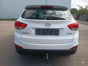 White Hyundai ix35 2010 in Utena, with an engine capacity of 2.00 L and mileage of 231 thousand km for 4650 €, photo 12 on AUTOMOTO.COM.LV