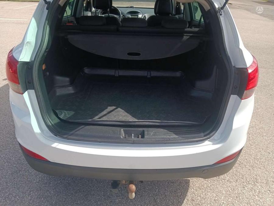 White Hyundai ix35 2010 in Utena, with an engine capacity of 2.00 L and mileage of 231 thousand km for 4650 €, photo 14 on AUTOMOTO.COM.LV