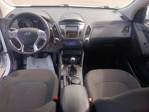 White Hyundai ix35 2010 in Utena, with an engine capacity of 2.00 L and mileage of 231 thousand km for 4650 €, photo 16 on AUTOMOTO.COM.LV