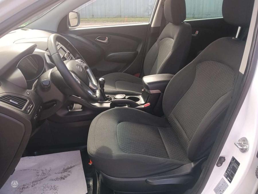 White Hyundai ix35 2010 in Utena, with an engine capacity of 2.00 L and mileage of 231 thousand km for 4650 €, photo 19 on AUTOMOTO.COM.LV