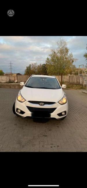 White Hyundai ix35 2010 in Kaunas, with an engine capacity of 2.00 L and mileage of 272 thousand km for 6200 €, photo 7 on AUTOMOTO.COM.LV