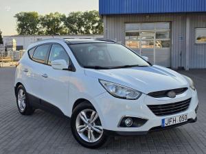 White Hyundai ix35 2010 in Silute, with an engine capacity of 2.00 L and mileage of 309 thousand km for 4000 €, photo  on AUTOMOTO.COM.LV
