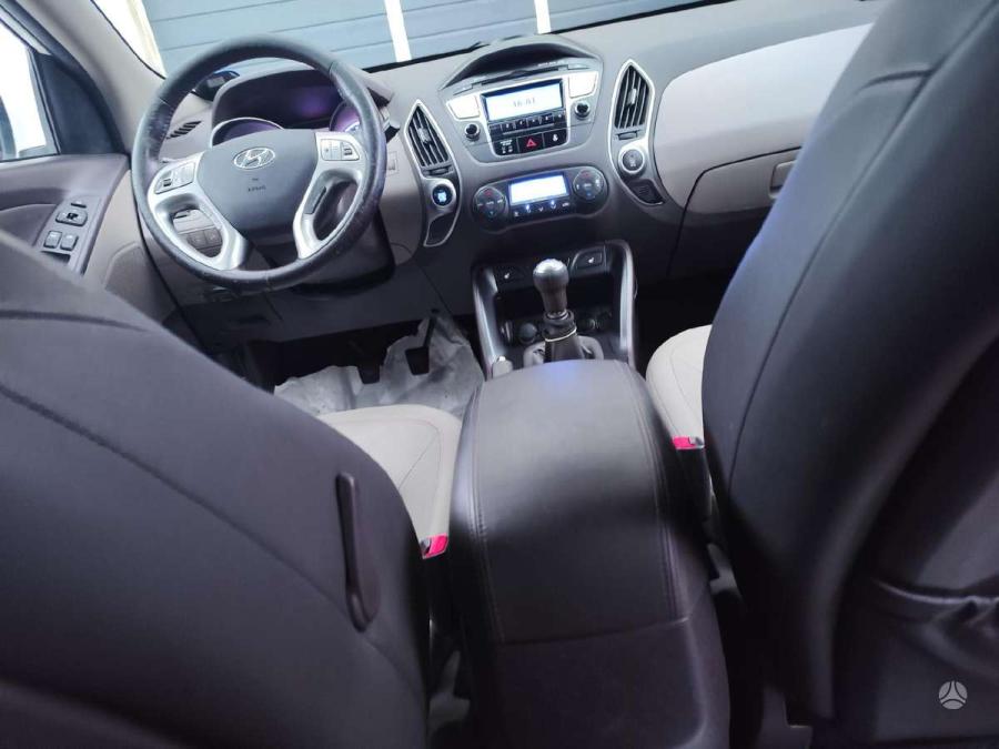 Balts Hyundai ix35 2011 Marijampole, ar dzinēja tilpumu 2.00 L un nobraukumu 187 tūkst. km par 4950 €, foto 8 vietnē AUTOMOTO.COM.LV