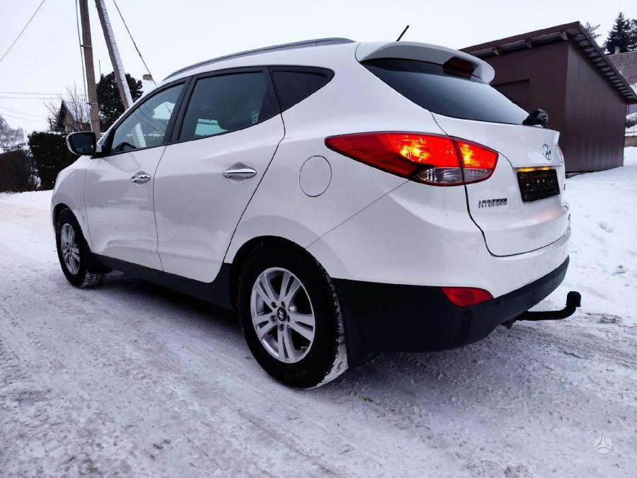 Balts Hyundai ix35 2011 Marijampole, ar dzinēja tilpumu 2.00 L un nobraukumu 187 tūkst. km par 4950 €, foto 17 vietnē AUTOMOTO.COM.LV