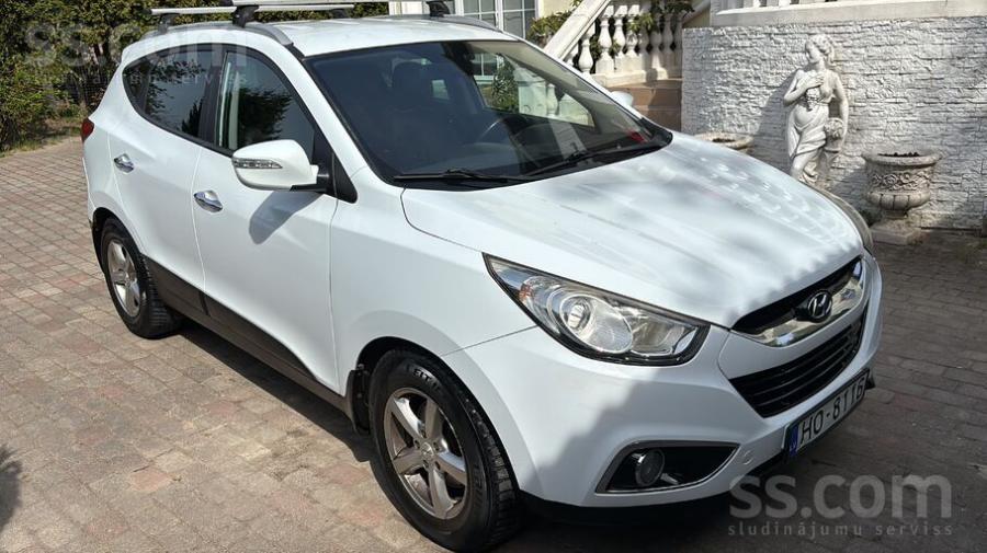 Balts Hyundai ix35 2011 Rīga, ar dzinēja tilpumu 1.70 L un nobraukumu 261 tūkst. km par 4800 €, foto 3 vietnē AUTOMOTO.COM.LV