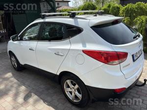 Balts Hyundai ix35 2011 Rīga, ar dzinēja tilpumu 1.70 L un nobraukumu 261 tūkst. km par 4800 €, foto 5 vietnē AUTOMOTO.COM.LV