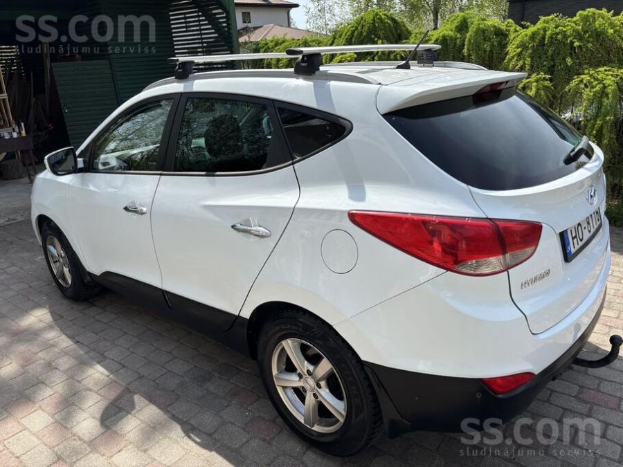 Balts Hyundai ix35 2011 Rīga, ar dzinēja tilpumu 1.70 L un nobraukumu 261 tūkst. km par 4800 €, foto 5 vietnē AUTOMOTO.COM.LV