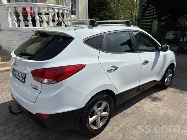 Balts Hyundai ix35 2011 Rīga, ar dzinēja tilpumu 1.70 L un nobraukumu 261 tūkst. km par 4800 €, foto 6 vietnē AUTOMOTO.COM.LV