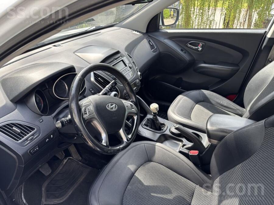 Balts Hyundai ix35 2011 Rīga, ar dzinēja tilpumu 1.70 L un nobraukumu 261 tūkst. km par 4800 €, foto 9 vietnē AUTOMOTO.COM.LV