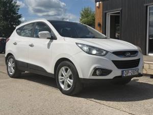 Белый Хендай их35 2011 в Рига, объемом двигателя 2.00 л и пробегом 200 тыс. км за 6450 €, фото  на AUTOMOTO.COM.LV