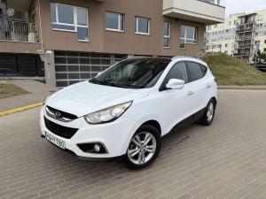 White Hyundai ix35 2011 in Vilnius, with an engine capacity of 2.00 L and mileage of 289 thousand km for 5500 €, photo  on AUTOMOTO.COM.LV