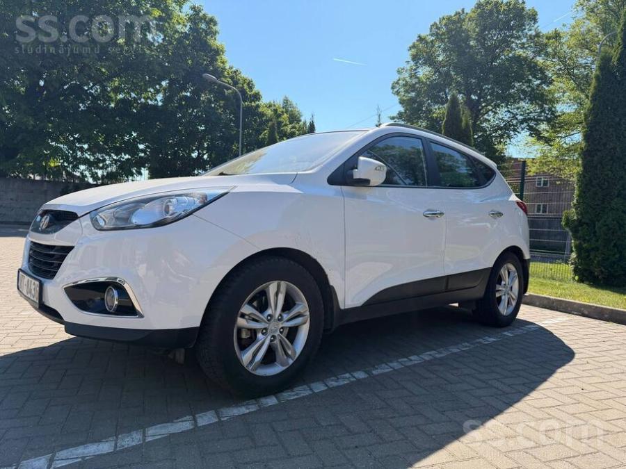 Balts Hyundai ix35 2011 Rīga, ar dzinēja tilpumu 2.00 L un nobraukumu 174 tūkst. km par 7900 €, foto 1 vietnē AUTOMOTO.COM.LV