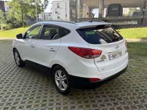 White Hyundai ix35 2011 in Vilnius, with an engine capacity of 2.00 L and mileage of 295 thousand km for 4900 €, photo 6 on AUTOMOTO.COM.LV