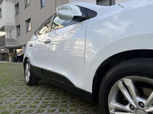 White Hyundai ix35 2011 in Vilnius, with an engine capacity of 2.00 L and mileage of 295 thousand km for 4900 €, photo 13 on AUTOMOTO.COM.LV