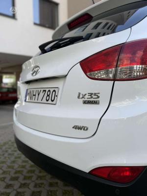White Hyundai ix35 2011 in Vilnius, with an engine capacity of 2.00 L and mileage of 295 thousand km for 4900 €, photo 16 on AUTOMOTO.COM.LV