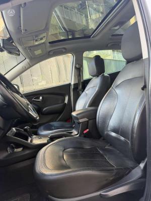 White Hyundai ix35 2011 in Vilnius, with an engine capacity of 2.00 L and mileage of 295 thousand km for 4900 €, photo 20 on AUTOMOTO.COM.LV