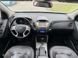 White Hyundai ix35 2011 in Kaunas, with an engine capacity of 2.00 L and mileage of 185 thousand km for 5500 €, photo 6 on AUTOMOTO.COM.LV