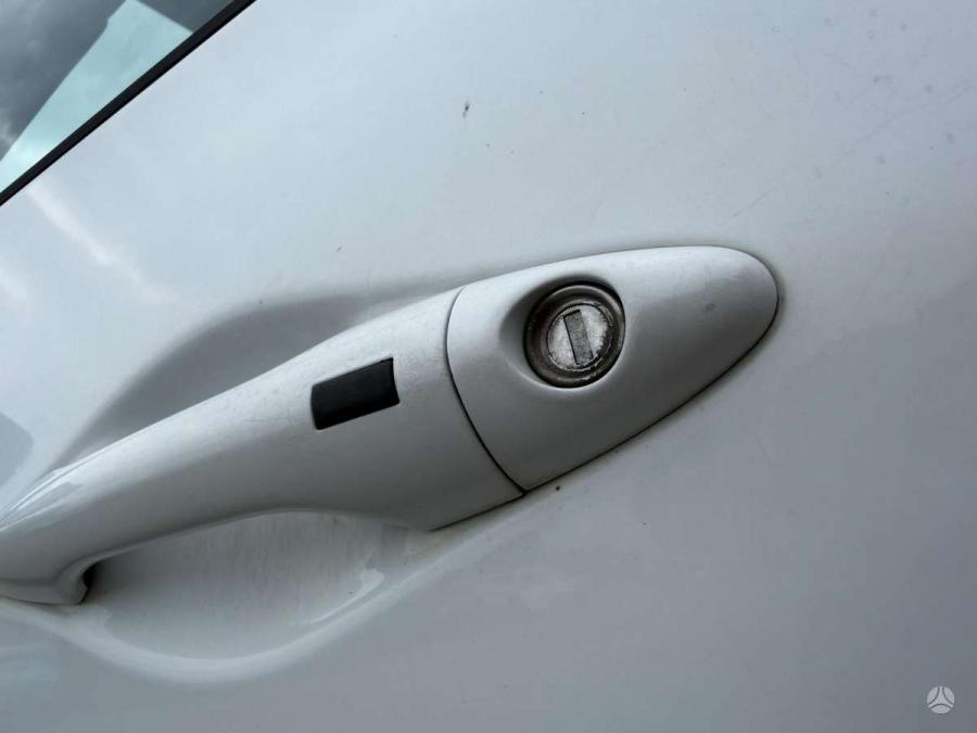 White Hyundai ix35 2011 in Kaunas, with an engine capacity of 2.00 L and mileage of 185 thousand km for 5500 €, photo 13 on AUTOMOTO.COM.LV