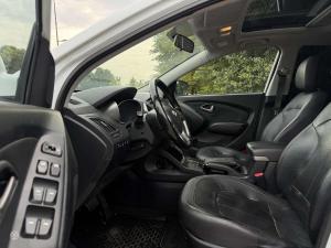 White Hyundai ix35 2011 in Kaunas, with an engine capacity of 2.00 L and mileage of 185 thousand km for 5500 €, photo 15 on AUTOMOTO.COM.LV