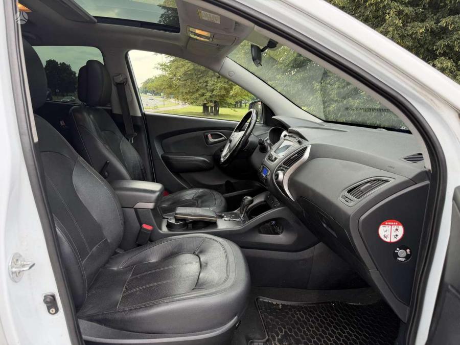 White Hyundai ix35 2011 in Kaunas, with an engine capacity of 2.00 L and mileage of 185 thousand km for 5500 €, photo 16 on AUTOMOTO.COM.LV