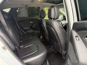 White Hyundai ix35 2011 in Kaunas, with an engine capacity of 2.00 L and mileage of 185 thousand km for 5500 €, photo 18 on AUTOMOTO.COM.LV