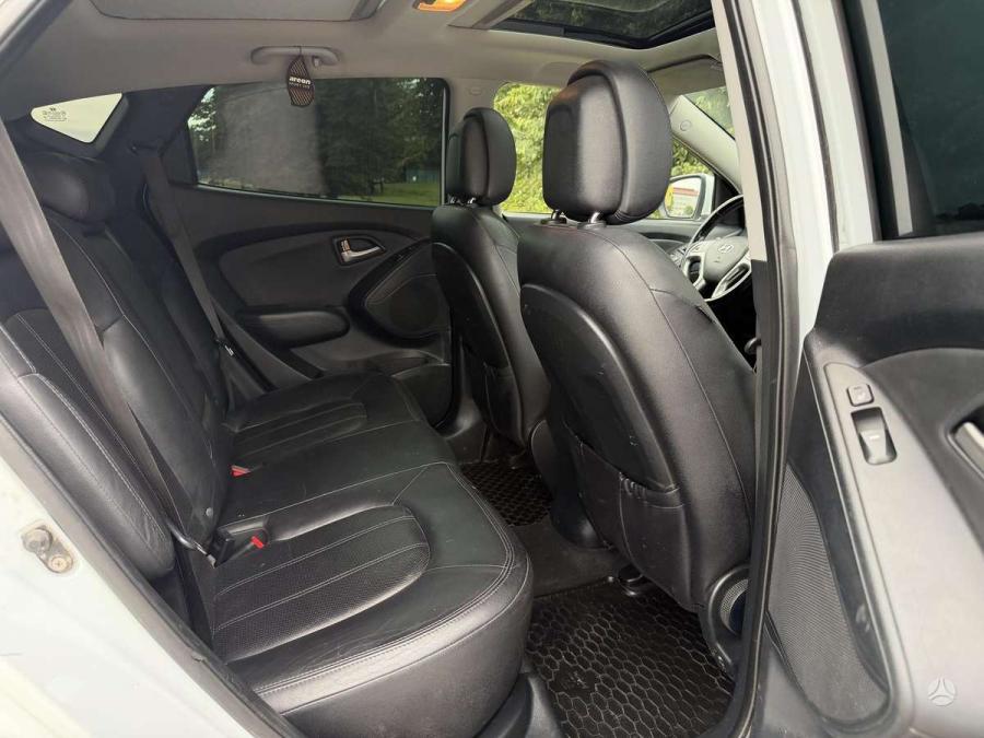 White Hyundai ix35 2011 in Kaunas, with an engine capacity of 2.00 L and mileage of 185 thousand km for 5500 €, photo 18 on AUTOMOTO.COM.LV