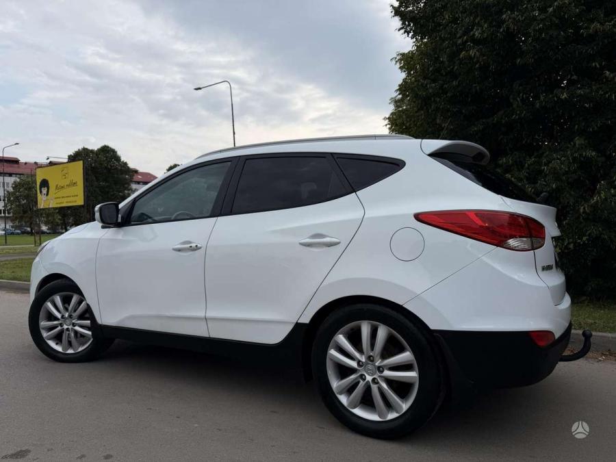 White Hyundai ix35 2011 in Kaunas, with an engine capacity of 2.00 L and mileage of 185 thousand km for 5500 €, photo 21 on AUTOMOTO.COM.LV