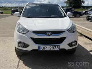 Белый Хендай их35 2011 в Рига, объемом двигателя 2.00 л и пробегом 200 тыс. км за 6150 €, фото 3 на AUTOMOTO.COM.LV