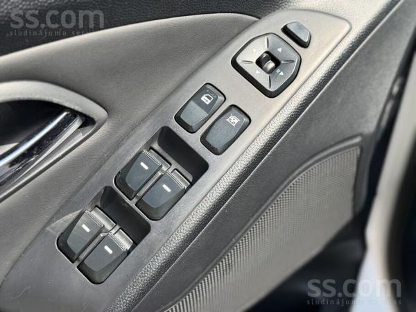 Balts Hyundai ix35 2011 Rīga, ar dzinēja tilpumu 2.00 L un nobraukumu 200 tūkst. km par 6150 €, foto 5 vietnē AUTOMOTO.COM.LV