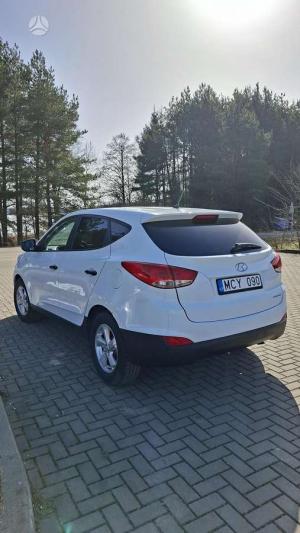 Balts Hyundai ix35 2011 Druskininkai, ar dzinēja tilpumu 1.69 L un nobraukumu 322 tūkst. km par 4800 €, foto 4 vietnē AUTOMOTO.COM.LV