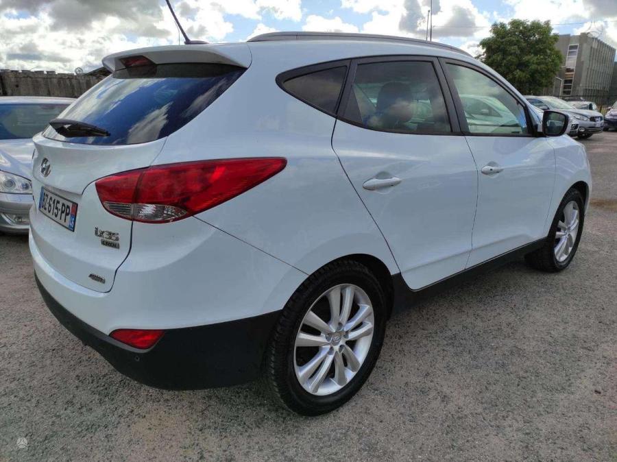 Balts Hyundai ix35 2011 Panevēža, ar dzinēja tilpumu 2.00 L un nobraukumu 288 tūkst. km par 5400 €, foto 9 vietnē AUTOMOTO.COM.LV
