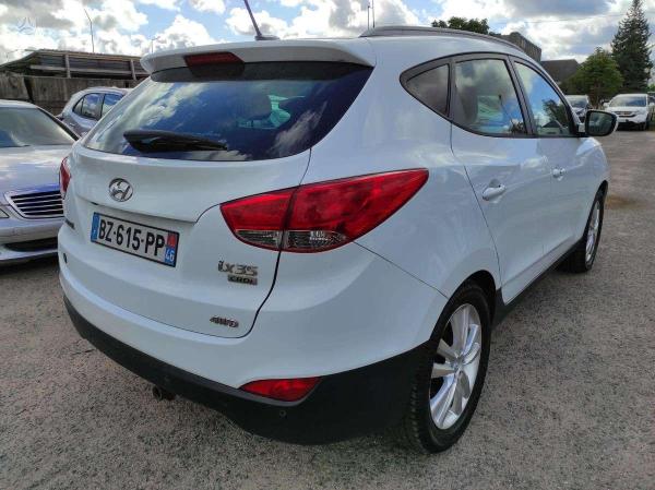 Balts Hyundai ix35 2011 Panevēža, ar dzinēja tilpumu 2.00 L un nobraukumu 288 tūkst. km par 5400 €, foto 9 vietnē AUTOMOTO.COM.LV