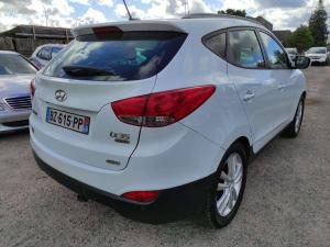 Balts Hyundai ix35 2011 Panevēža, ar dzinēja tilpumu 2.00 L un nobraukumu 288 tūkst. km par 5400 €, foto 10 vietnē AUTOMOTO.COM.LV