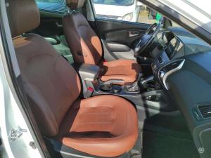 Balts Hyundai ix35 2011 Panevēža, ar dzinēja tilpumu 2.00 L un nobraukumu 288 tūkst. km par 5400 €, foto 14 vietnē AUTOMOTO.COM.LV
