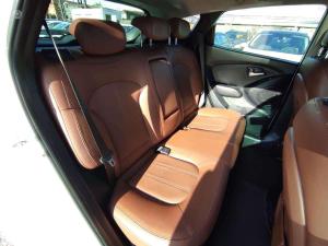 Balts Hyundai ix35 2011 Panevēža, ar dzinēja tilpumu 2.00 L un nobraukumu 288 tūkst. km par 5400 €, foto 16 vietnē AUTOMOTO.COM.LV