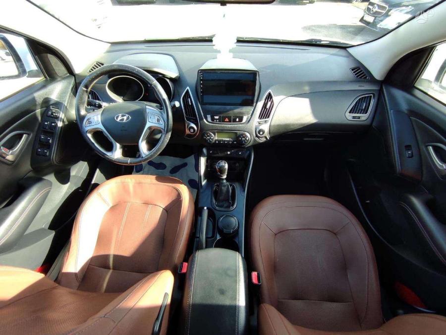 Balts Hyundai ix35 2011 Panevēža, ar dzinēja tilpumu 2.00 L un nobraukumu 288 tūkst. km par 5400 €, foto 18 vietnē AUTOMOTO.COM.LV