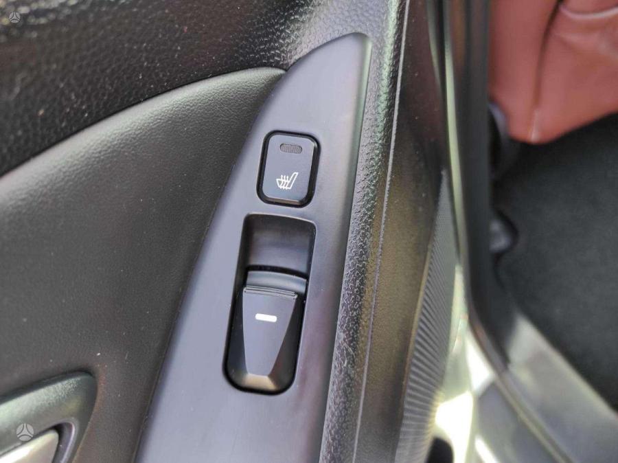 Balts Hyundai ix35 2011 Panevēža, ar dzinēja tilpumu 2.00 L un nobraukumu 288 tūkst. km par 5400 €, foto 22 vietnē AUTOMOTO.COM.LV