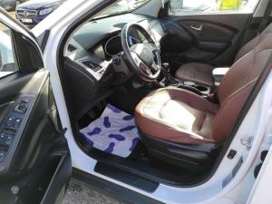 Balts Hyundai ix35 2011 Panevēža, ar dzinēja tilpumu 2.00 L un nobraukumu 288 tūkst. km par 5400 €, foto 23 vietnē AUTOMOTO.COM.LV