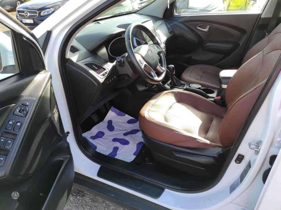 Balts Hyundai ix35 2011 Panevēža, ar dzinēja tilpumu 2.00 L un nobraukumu 288 tūkst. km par 5400 €, foto 23 vietnē AUTOMOTO.COM.LV