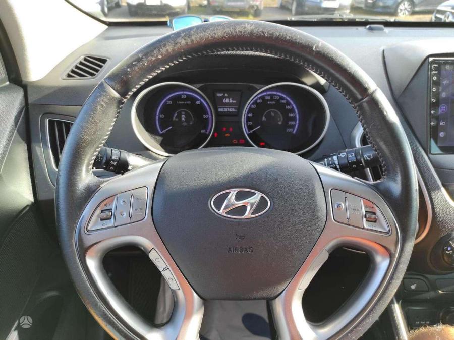 Balts Hyundai ix35 2011 Panevēža, ar dzinēja tilpumu 2.00 L un nobraukumu 288 tūkst. km par 5400 €, foto 29 vietnē AUTOMOTO.COM.LV