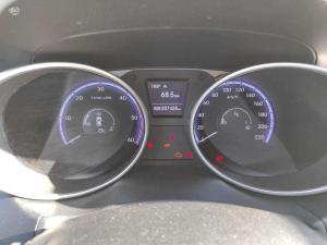 Balts Hyundai ix35 2011 Panevēža, ar dzinēja tilpumu 2.00 L un nobraukumu 288 tūkst. km par 5400 €, foto 30 vietnē AUTOMOTO.COM.LV