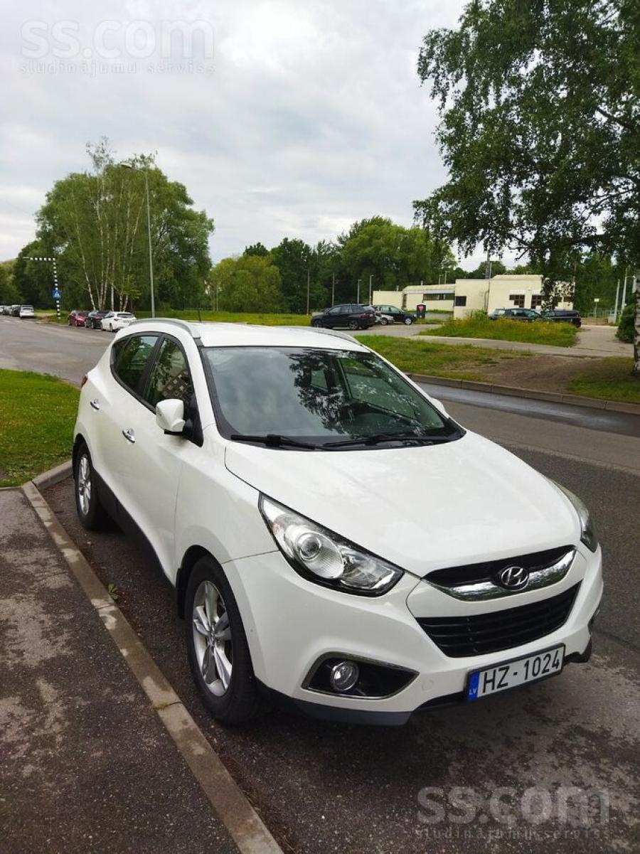 Balts Hyundai ix35 2012 Rīga, ar dzinēja tilpumu 2.00 L un nobraukumu 103 tūkst. km par 6400 €, foto 1 vietnē AUTOMOTO.COM.LV