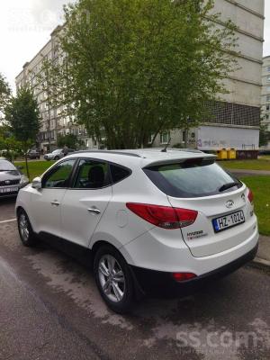 Balts Hyundai ix35 2012 Rīga, ar dzinēja tilpumu 2.00 L un nobraukumu 103 tūkst. km par 6400 €, foto 2 vietnē AUTOMOTO.COM.LV
