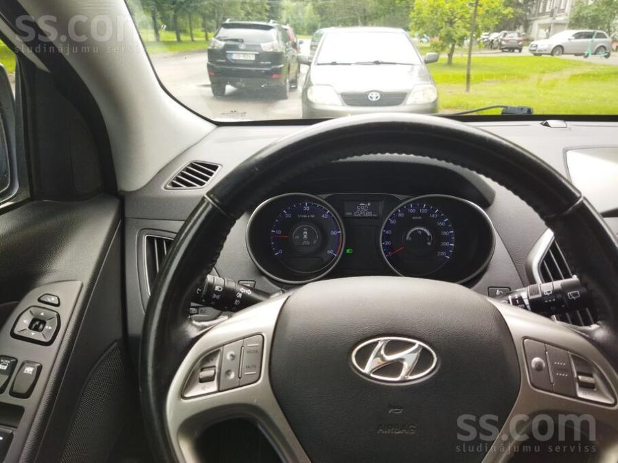 Balts Hyundai ix35 2012 Rīga, ar dzinēja tilpumu 2.00 L un nobraukumu 103 tūkst. km par 6400 €, foto 4 vietnē AUTOMOTO.COM.LV