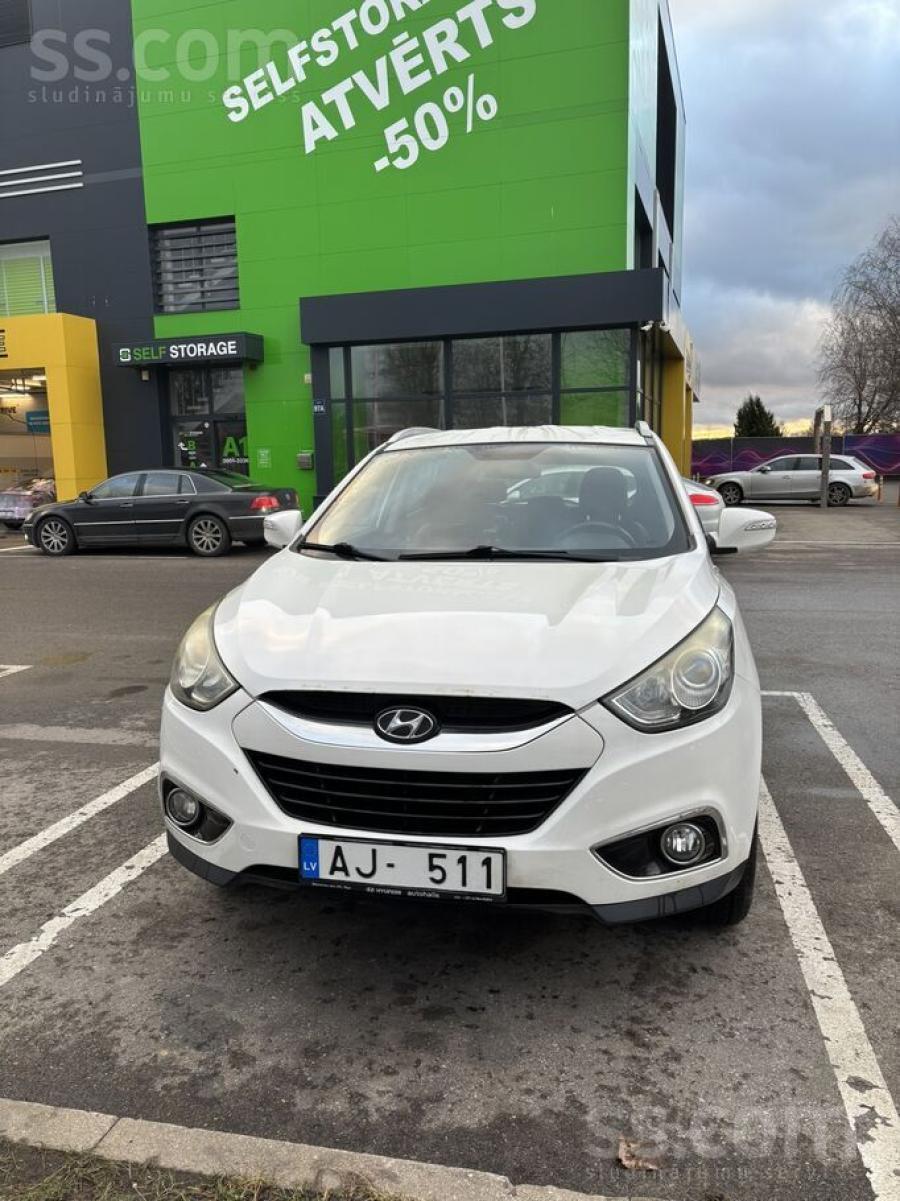 Balts Hyundai ix35 2012 Rīga, ar dzinēja tilpumu 2.00 L un nobraukumu 230 tūkst. km par 4800 €, foto 1 vietnē AUTOMOTO.COM.LV