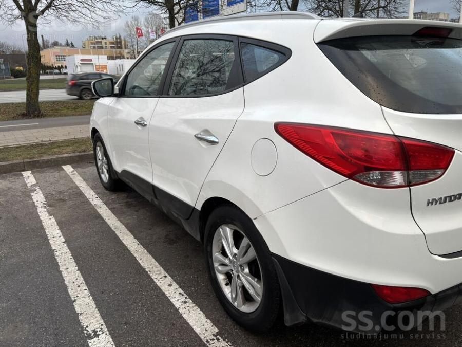 Balts Hyundai ix35 2012 Rīga, ar dzinēja tilpumu 2.00 L un nobraukumu 230 tūkst. km par 4800 €, foto 5 vietnē AUTOMOTO.COM.LV