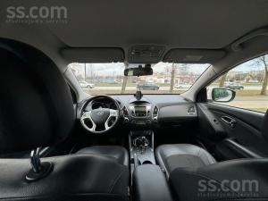 Balts Hyundai ix35 2012 Rīga, ar dzinēja tilpumu 2.00 L un nobraukumu 230 tūkst. km par 4800 €, foto 7 vietnē AUTOMOTO.COM.LV